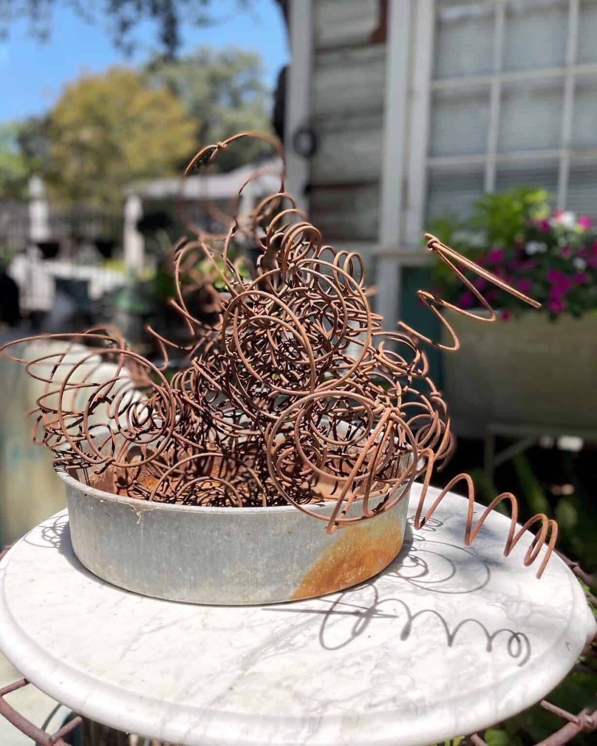 10 Fabulous Old Bed Spring Crafts - WM DESIGN HOUSE