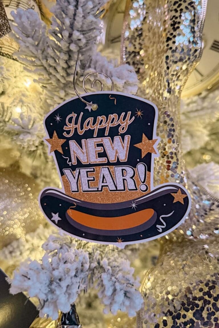 Creative New Year’s Tree Decorations for a Sparkling Celebration - WM ...