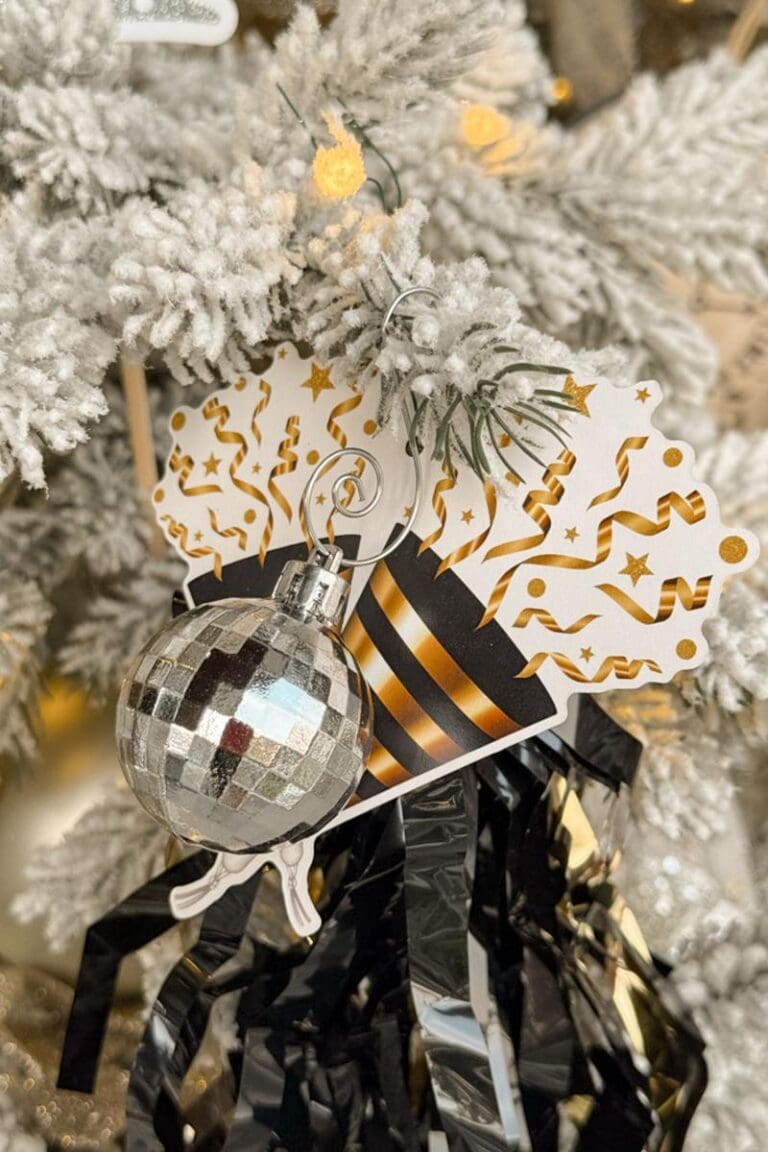 Creative New Year’s Tree Decorations for a Sparkling Celebration - WM ...