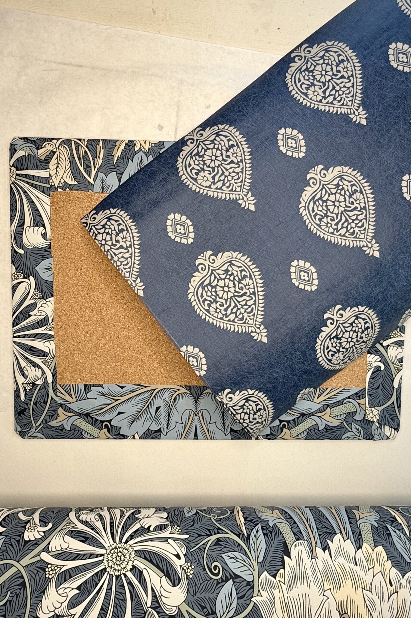 DIY Wallpaper Placemats: Easy Home Decor Project