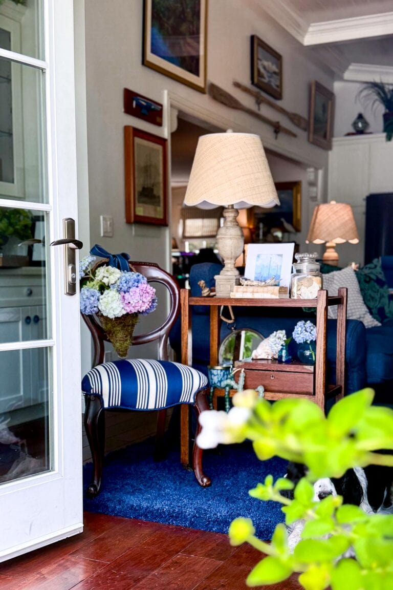 Breezy & Beautiful: Coastal Cottage Table Decor