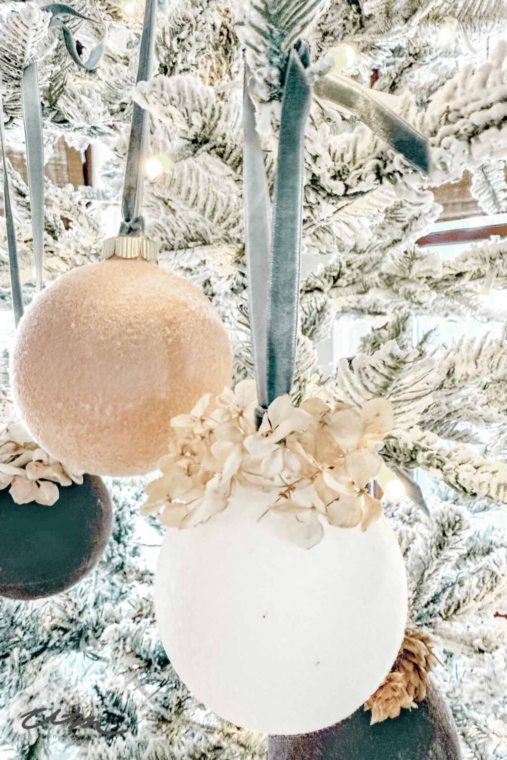 DIY Velvet Ornaments: 2 Easy Ways for an Elegant Holiday Look