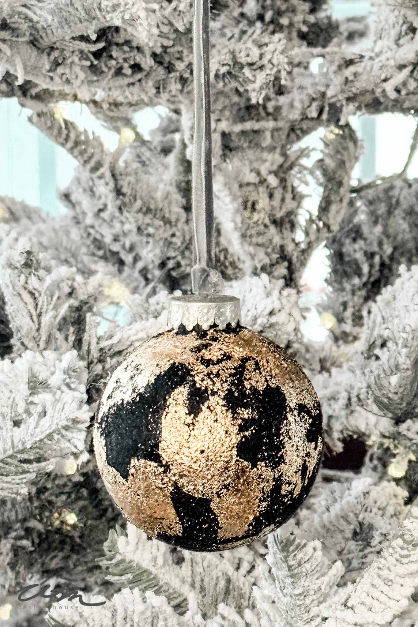 DIY Velvet Ornaments: 2 Easy Ways for an Elegant Holiday Look